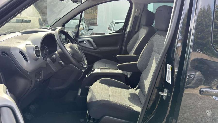 Black Citroen Berlingo 2015 in Telschi, with an engine capacity of 1.56 L and mileage of 193 thousand km for 6700 €, photo 12 on AUTOMOTO.COM.LV