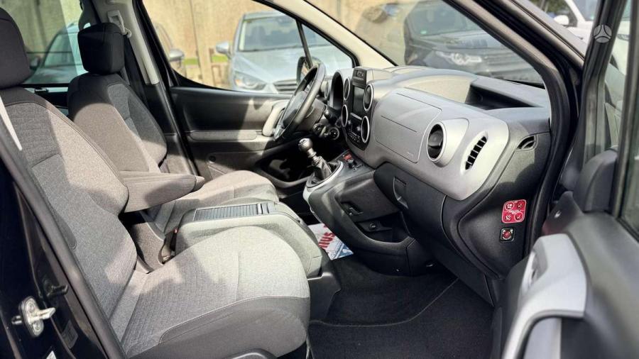 Black Citroen Berlingo 2015 in Telschi, with an engine capacity of 1.56 L and mileage of 193 thousand km for 6700 €, photo 15 on AUTOMOTO.COM.LV