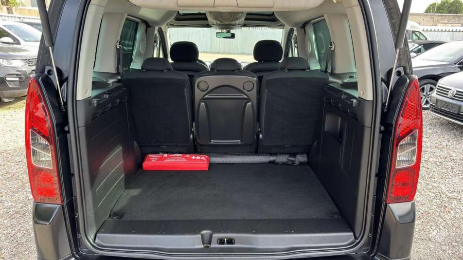 Black Citroen Berlingo 2015 in Telschi, with an engine capacity of 1.56 L and mileage of 193 thousand km for 6700 €, photo 20 on AUTOMOTO.COM.LV