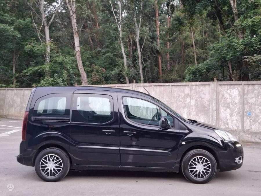 Black Citroen Berlingo 2015 in Vilnius, with an engine capacity of 1.56 L and mileage of 275 thousand km for 4200 €, photo 8 on AUTOMOTO.COM.LV