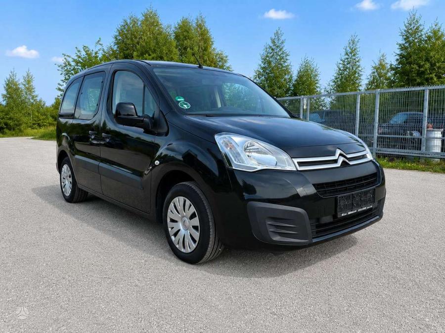Melns Citroen Berlingo 2016 Pakruojis, ar dzinēja tilpumu 1.60 L un nobraukumu 186 tūkst. km par 5200 €, foto 3 vietnē AUTOMOTO.COM.LV