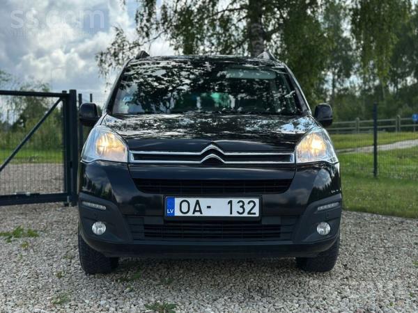 Black Citroen Berlingo 2017 in Jelgava, with an engine capacity of 1.20 L and mileage of 0 thousand km for 4890 €, photo 2 on AUTOMOTO.COM.LV