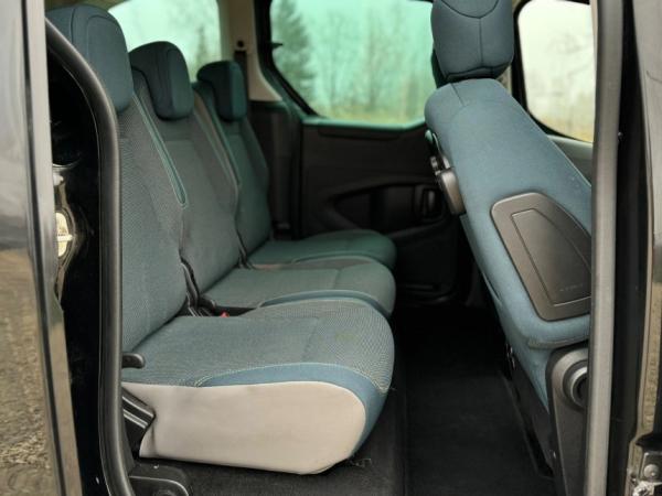Black Citroen Berlingo 2017 in Riga, with an engine capacity of 1.20 L and mileage of 197 thousand km for 5990 €, photo 2 on AUTOMOTO.COM.LV
