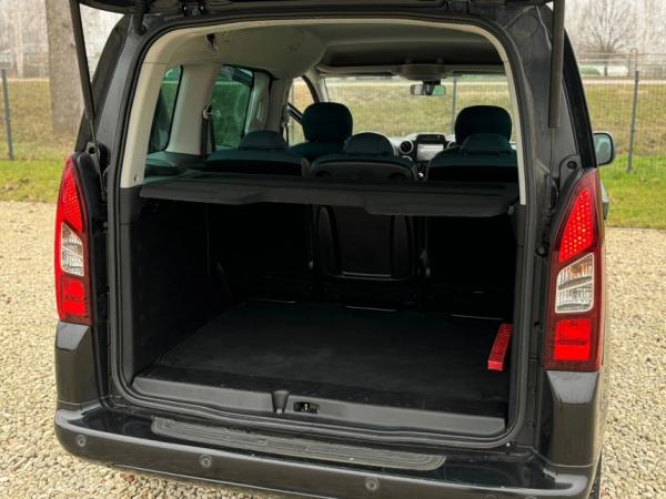 Black Citroen Berlingo 2017 in Riga, with an engine capacity of 1.20 L and mileage of 197 thousand km for 5990 €, photo 9 on AUTOMOTO.COM.LV