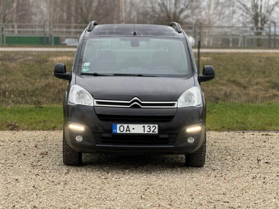 Melns Citroen Berlingo 2017 Rīga, ar dzinēja tilpumu 1.20 L un nobraukumu 197 tūkst. km par 5990 €, foto 12 vietnē AUTOMOTO.COM.LV