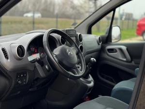 Melns Citroen Berlingo 2017 Rīga, ar dzinēja tilpumu 1.20 L un nobraukumu 197 tūkst. km par 5990 €, foto 17 vietnē AUTOMOTO.COM.LV