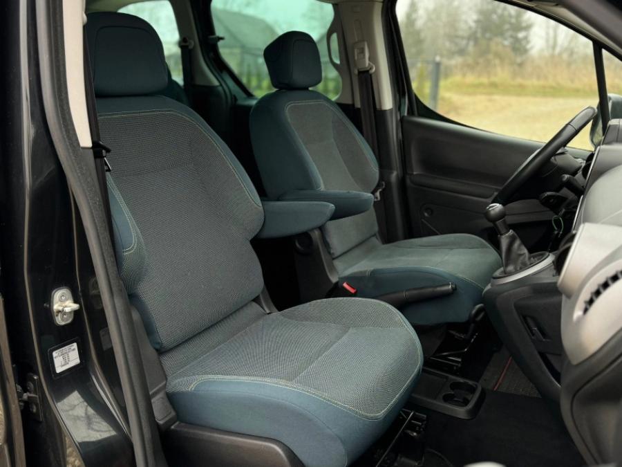 Melns Citroen Berlingo 2017 Rīga, ar dzinēja tilpumu 1.20 L un nobraukumu 197 tūkst. km par 5990 €, foto 18 vietnē AUTOMOTO.COM.LV