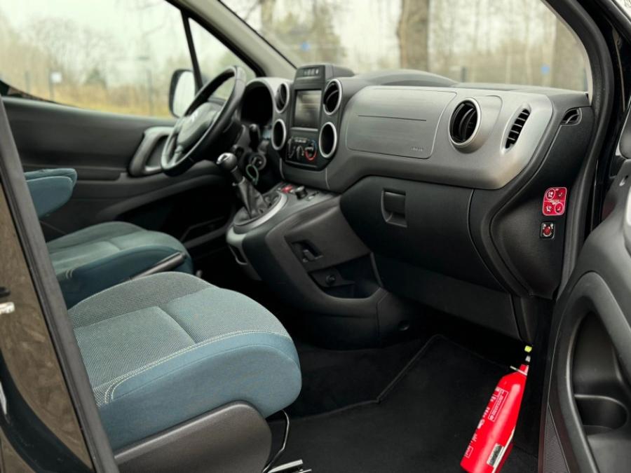 Melns Citroen Berlingo 2017 Rīga, ar dzinēja tilpumu 1.20 L un nobraukumu 197 tūkst. km par 5990 €, foto 19 vietnē AUTOMOTO.COM.LV