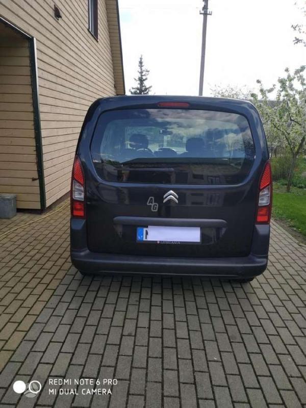 Melns Citroen Berlingo 2018 Marijampole, ar dzinēja tilpumu 1.60 L un nobraukumu 199 tūkst. km par 5900 €, foto 2 vietnē AUTOMOTO.COM.LV