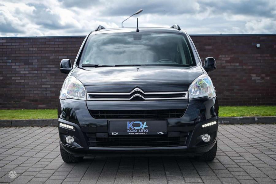 Melns Citroen Berlingo 2018 Marijampole, ar dzinēja tilpumu 1.20 L un nobraukumu 130 tūkst. km par 6950 €, foto 4 vietnē AUTOMOTO.COM.LV