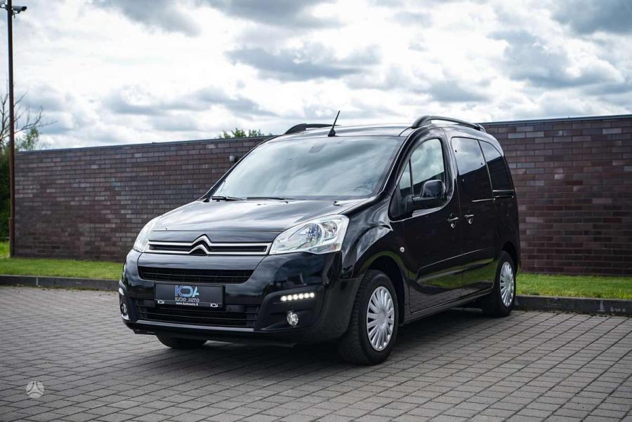 Melns Citroen Berlingo 2018 Marijampole, ar dzinēja tilpumu 1.20 L un nobraukumu 130 tūkst. km par 6950 €, foto 6 vietnē AUTOMOTO.COM.LV