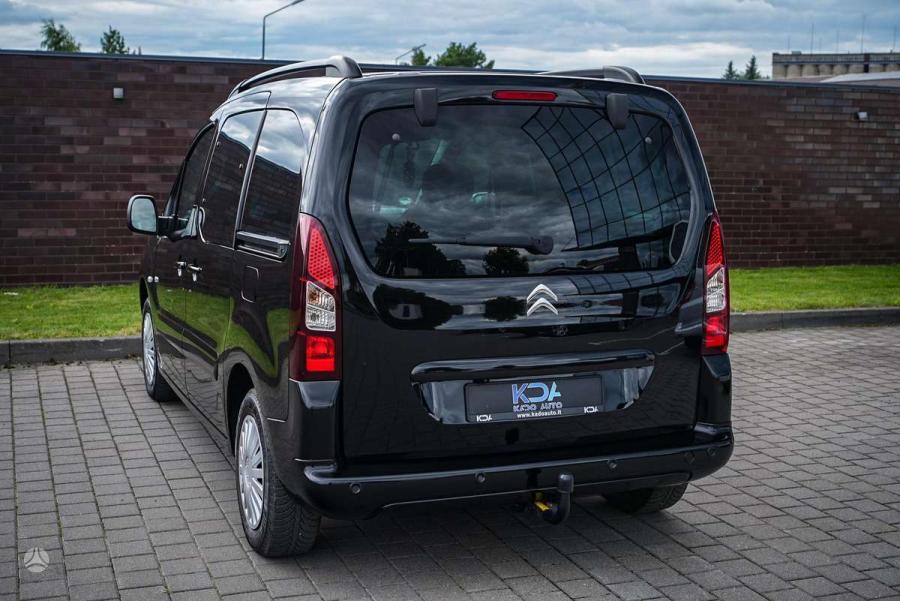 Melns Citroen Berlingo 2018 Marijampole, ar dzinēja tilpumu 1.20 L un nobraukumu 130 tūkst. km par 6950 €, foto 8 vietnē AUTOMOTO.COM.LV