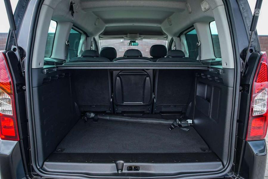 Melns Citroen Berlingo 2018 Marijampole, ar dzinēja tilpumu 1.20 L un nobraukumu 130 tūkst. km par 6950 €, foto 13 vietnē AUTOMOTO.COM.LV