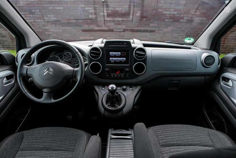 Melns Citroen Berlingo 2018 Marijampole, ar dzinēja tilpumu 1.20 L un nobraukumu 130 tūkst. km par 6950 €, foto 14 vietnē AUTOMOTO.COM.LV