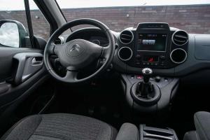 Melns Citroen Berlingo 2018 Marijampole, ar dzinēja tilpumu 1.20 L un nobraukumu 130 tūkst. km par 6950 €, foto 15 vietnē AUTOMOTO.COM.LV