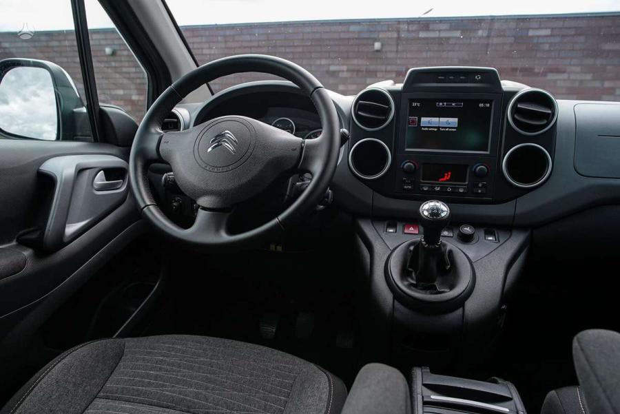 Melns Citroen Berlingo 2018 Marijampole, ar dzinēja tilpumu 1.20 L un nobraukumu 130 tūkst. km par 6950 €, foto 15 vietnē AUTOMOTO.COM.LV