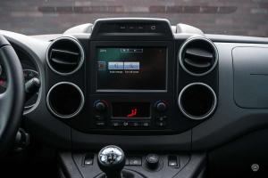 Melns Citroen Berlingo 2018 Marijampole, ar dzinēja tilpumu 1.20 L un nobraukumu 130 tūkst. km par 6950 €, foto 17 vietnē AUTOMOTO.COM.LV