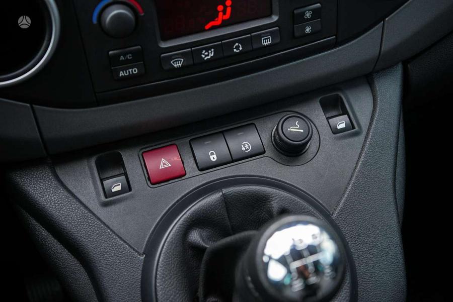 Melns Citroen Berlingo 2018 Marijampole, ar dzinēja tilpumu 1.20 L un nobraukumu 130 tūkst. km par 6950 €, foto 19 vietnē AUTOMOTO.COM.LV