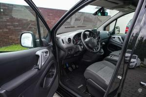Melns Citroen Berlingo 2018 Marijampole, ar dzinēja tilpumu 1.20 L un nobraukumu 130 tūkst. km par 6950 €, foto 23 vietnē AUTOMOTO.COM.LV