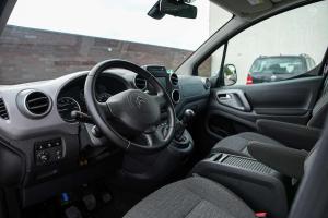 Melns Citroen Berlingo 2018 Marijampole, ar dzinēja tilpumu 1.20 L un nobraukumu 130 tūkst. km par 6950 €, foto 24 vietnē AUTOMOTO.COM.LV