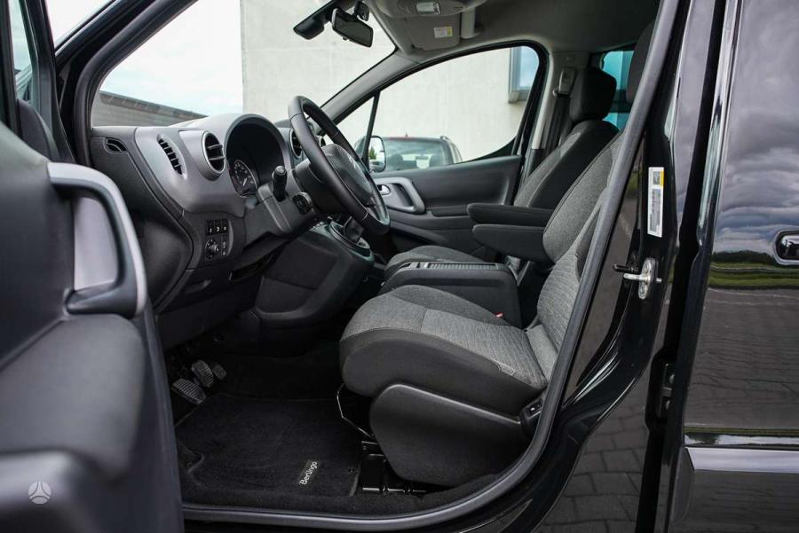 Melns Citroen Berlingo 2018 Marijampole, ar dzinēja tilpumu 1.20 L un nobraukumu 130 tūkst. km par 6950 €, foto 25 vietnē AUTOMOTO.COM.LV