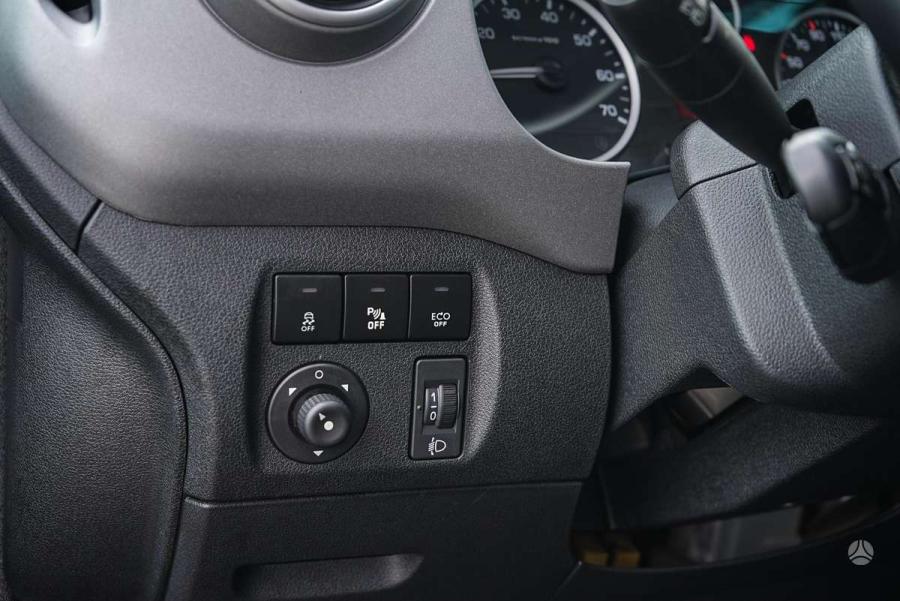 Melns Citroen Berlingo 2018 Marijampole, ar dzinēja tilpumu 1.20 L un nobraukumu 130 tūkst. km par 6950 €, foto 28 vietnē AUTOMOTO.COM.LV