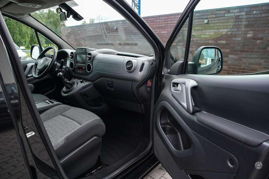 Melns Citroen Berlingo 2018 Marijampole, ar dzinēja tilpumu 1.20 L un nobraukumu 130 tūkst. km par 6950 €, foto 33 vietnē AUTOMOTO.COM.LV