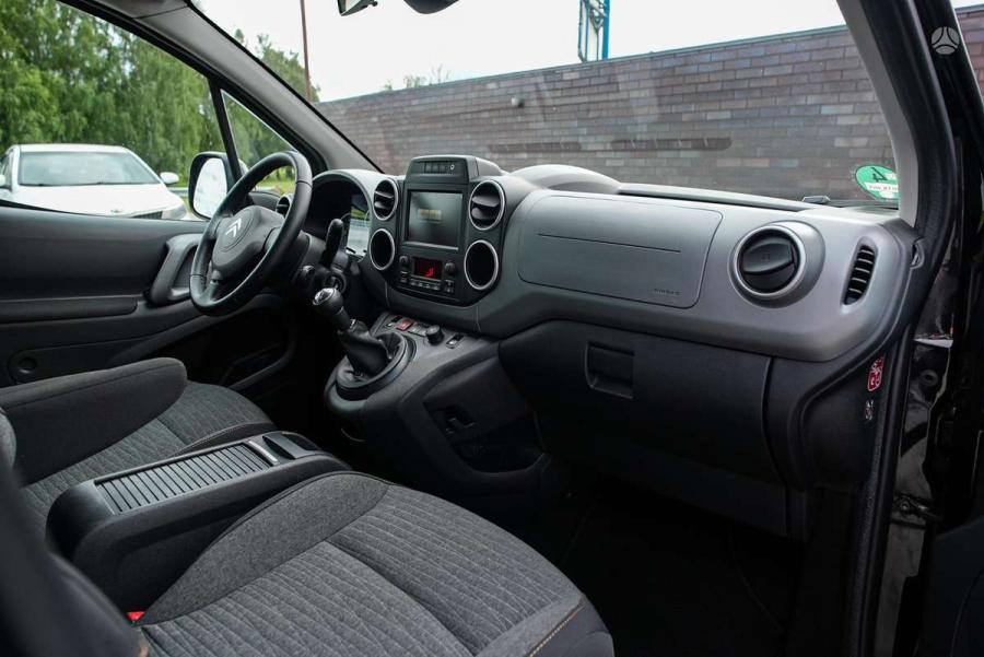 Melns Citroen Berlingo 2018 Marijampole, ar dzinēja tilpumu 1.20 L un nobraukumu 130 tūkst. km par 6950 €, foto 34 vietnē AUTOMOTO.COM.LV