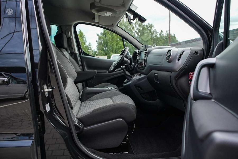 Melns Citroen Berlingo 2018 Marijampole, ar dzinēja tilpumu 1.20 L un nobraukumu 130 tūkst. km par 6950 €, foto 35 vietnē AUTOMOTO.COM.LV