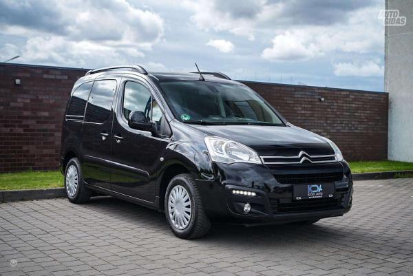 Melns Citroen Berlingo 2018 Kauņa, ar dzinēja tilpumu 1.20 L un nobraukumu 130 tūkst. km par 6950 €, foto 1 vietnē AUTOMOTO.COM.LV