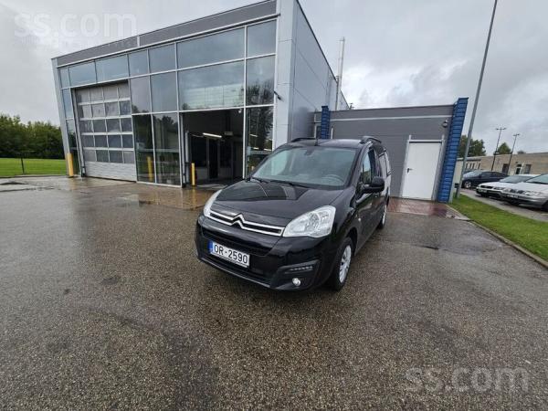 Melns Citroen Berlingo 2018 Talsi, ar dzinēja tilpumu 1.20 L un nobraukumu 152 tūkst. km par 5950 €, foto 1 vietnē AUTOMOTO.COM.LV