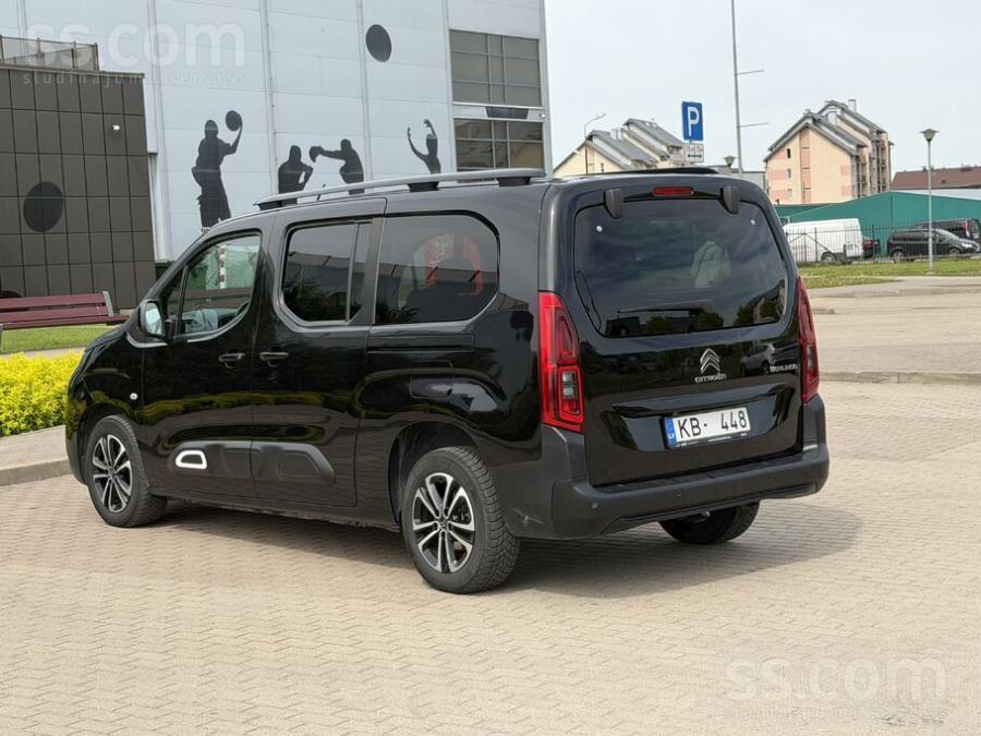 Black Citroen Berlingo 2019 in Riga, with an engine capacity of 1.20 L and mileage of 100 thousand km for 15490 €, photo 15 on AUTOMOTO.COM.LV