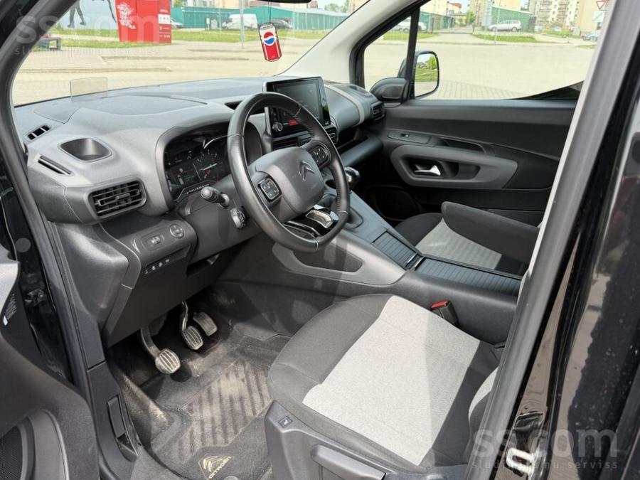 Black Citroen Berlingo 2019 in Riga, with an engine capacity of 1.20 L and mileage of 100 thousand km for 15490 €, photo 24 on AUTOMOTO.COM.LV