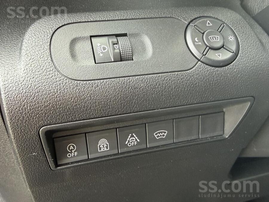 Black Citroen Berlingo 2019 in Riga, with an engine capacity of 1.20 L and mileage of 100 thousand km for 15490 €, photo 33 on AUTOMOTO.COM.LV