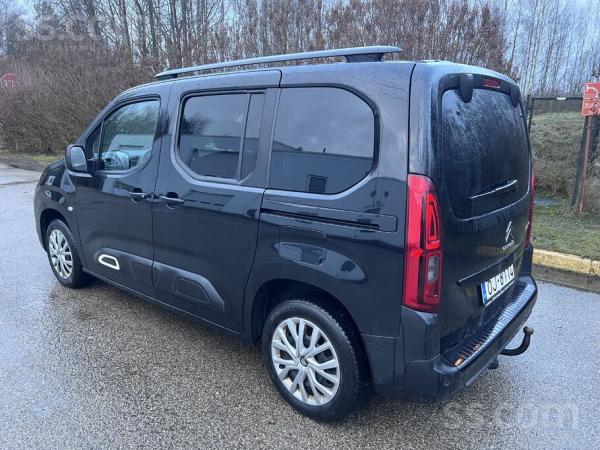 Black Citroen Berlingo 2020 in Riga, with an engine capacity of 1.50 L and mileage of 168 thousand km for 12950 €, photo 5 on AUTOMOTO.COM.LV