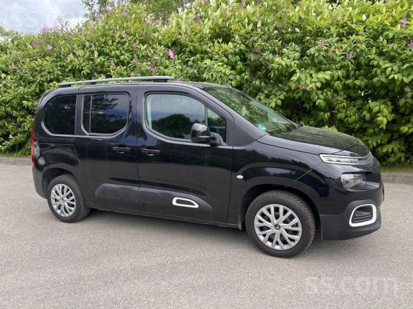 Black Citroen Berlingo 2020 in Riga, with an engine capacity of 1.50 L and mileage of 168 thousand km for 10970 €, photo 3 on AUTOMOTO.COM.LV