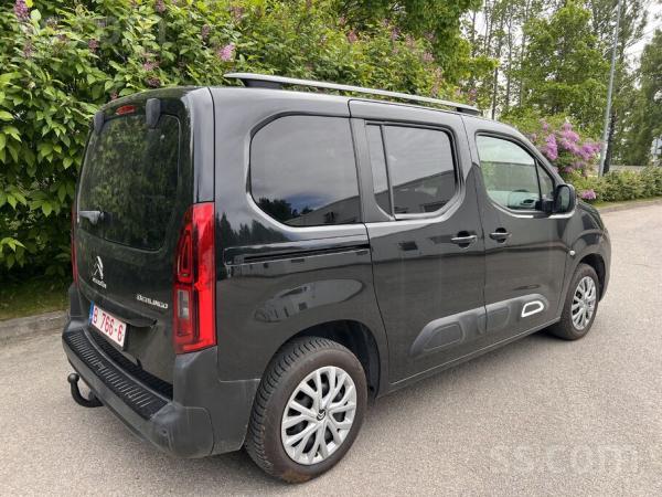 Black Citroen Berlingo 2020 in Riga, with an engine capacity of 1.50 L and mileage of 168 thousand km for 10970 €, photo 4 on AUTOMOTO.COM.LV
