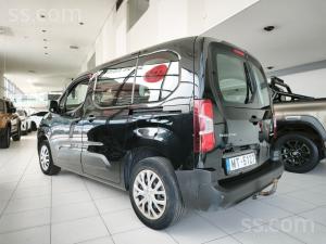 Black Citroen Berlingo 2021 in Riga, with an engine capacity of 1.50 L and mileage of 108 thousand km for 9900 €, photo 6 on AUTOMOTO.COM.LV