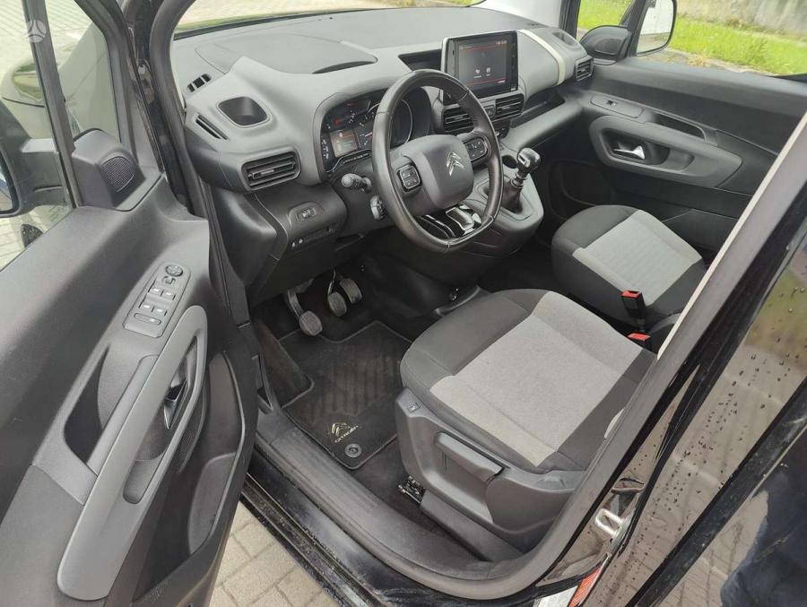 Melns Citroen Berlingo 2021 Viļņa, ar dzinēja tilpumu 1.20 L un nobraukumu 126 tūkst. km par 12250 €, foto 7 vietnē AUTOMOTO.COM.LV