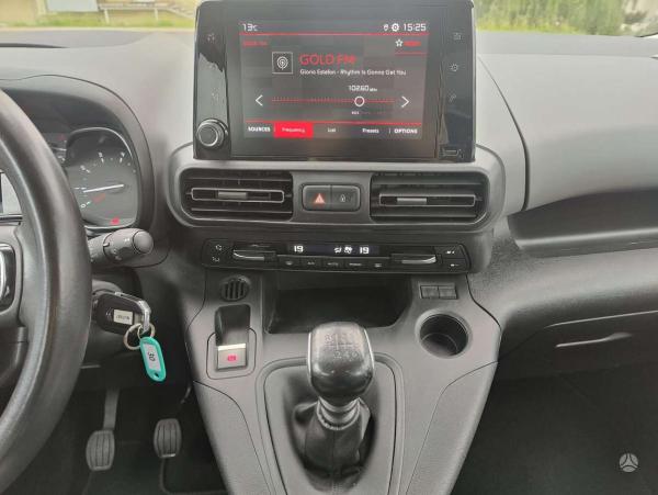 Black Citroen Berlingo 2021 in Vilnius, with an engine capacity of 1.20 L and mileage of 126 thousand km for 12250 €, photo 10 on AUTOMOTO.COM.LV