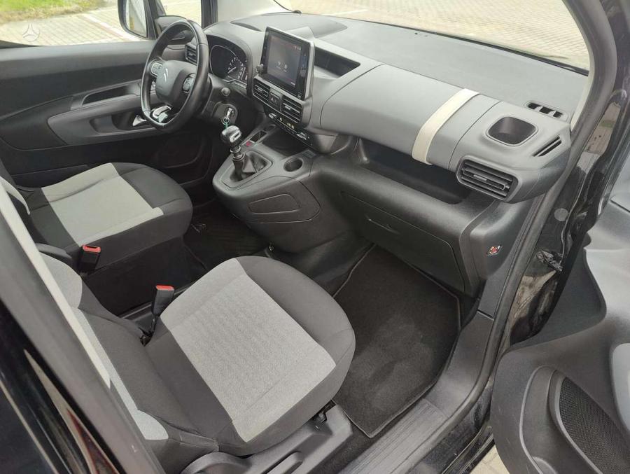 Melns Citroen Berlingo 2021 Viļņa, ar dzinēja tilpumu 1.20 L un nobraukumu 126 tūkst. km par 12250 €, foto 13 vietnē AUTOMOTO.COM.LV