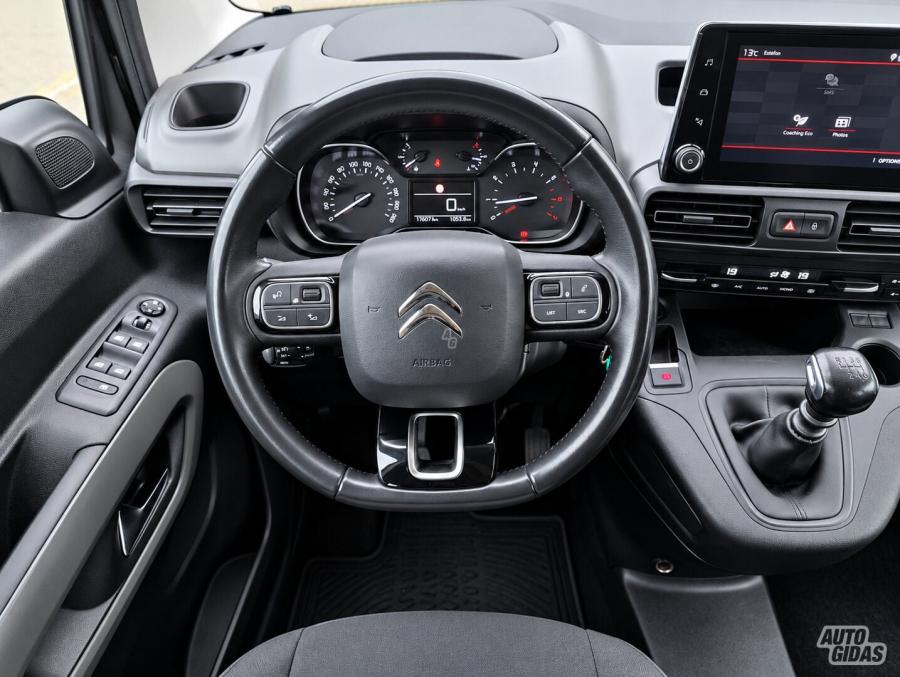 Melns Citroen Berlingo 2021 Viļņa, ar dzinēja tilpumu 1.20 L un nobraukumu 126 tūkst. km par 10550 €, foto 9 vietnē AUTOMOTO.COM.LV
