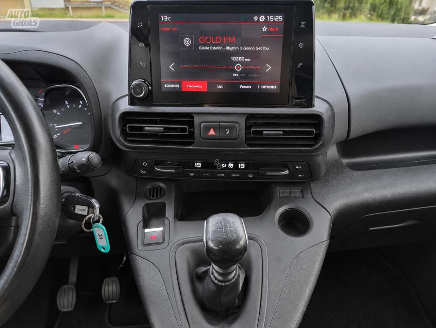 Melns Citroen Berlingo 2021 Viļņa, ar dzinēja tilpumu 1.20 L un nobraukumu 126 tūkst. km par 10550 €, foto 12 vietnē AUTOMOTO.COM.LV