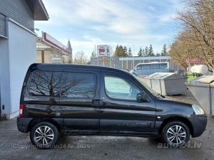Black Citroen Berlingo 2006 in Rapla, with an engine capacity of 1.60 L and mileage of 333 thousand km for 1150 €, photo 5 on AUTOMOTO.COM.LV