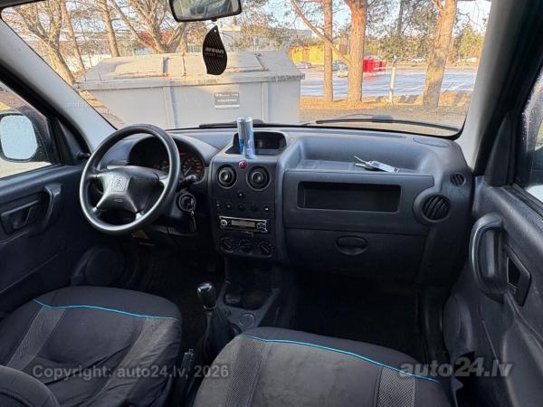 Melns Citroen Berlingo 2006 Rapla, ar dzinēja tilpumu 1.60 L un nobraukumu 333 tūkst. km par 1150 €, foto 10 vietnē AUTOMOTO.COM.LV