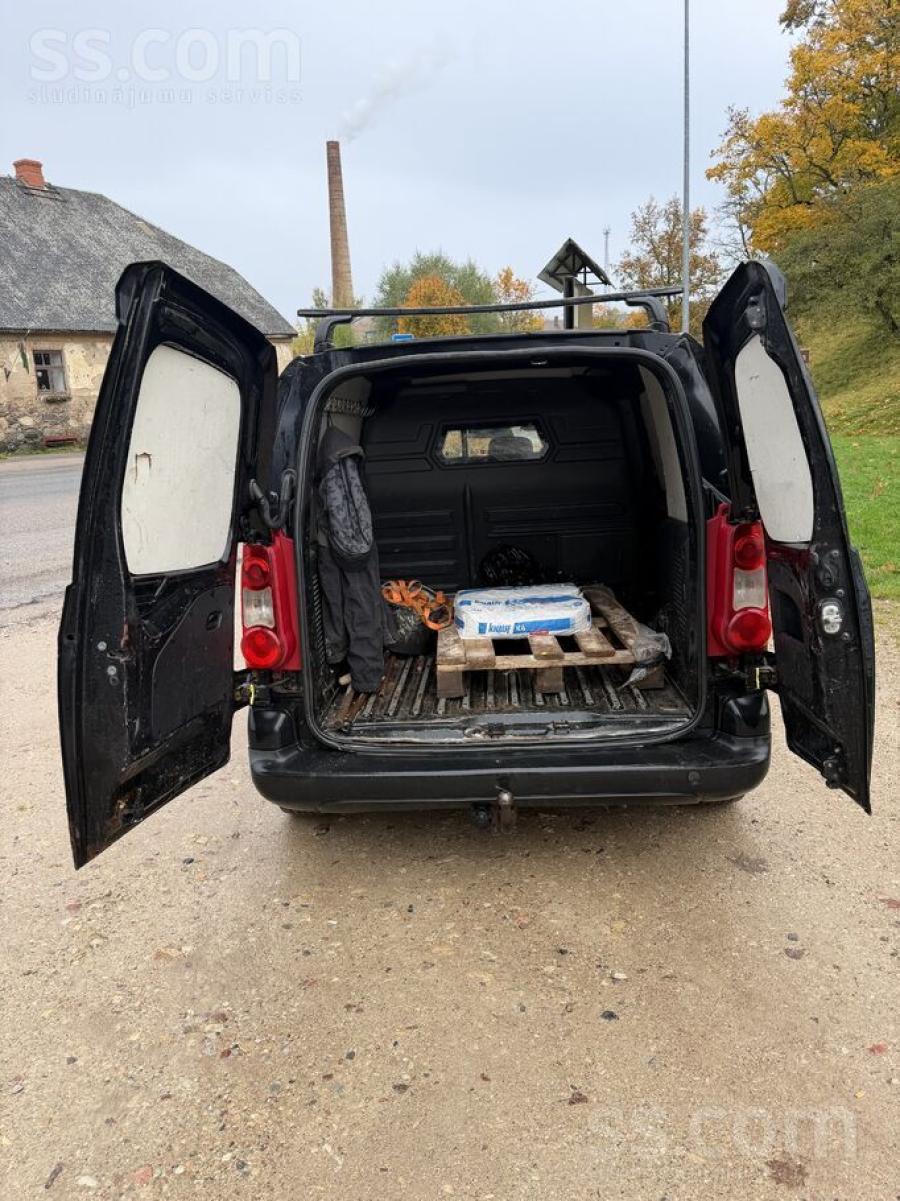Melns Citroen Berlingo 2009 Liepāja, ar dzinēja tilpumu 1.60 L un nobraukumu 500 tūkst. km par 850 €, foto 8 vietnē AUTOMOTO.COM.LV