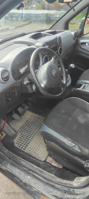 Melns Citroen Berlingo 2010 Rapla, ar dzinēja tilpumu 1.60 L un nobraukumu 469 tūkst. km par 2900 €, foto 8 vietnē AUTOMOTO.COM.LV