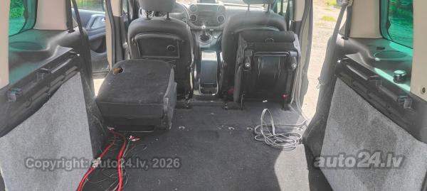 Melns Citroen Berlingo 2010 Rapla, ar dzinēja tilpumu 1.60 L un nobraukumu 469 tūkst. km par 2900 €, foto 9 vietnē AUTOMOTO.COM.LV