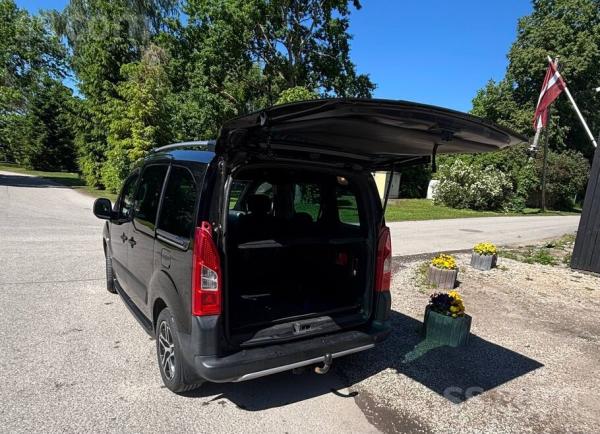 Melns Citroen Berlingo 2010 Jūrmala, ar dzinēja tilpumu 1.60 L un nobraukumu 345 tūkst. km par 4000 €, foto 2 vietnē AUTOMOTO.COM.LV