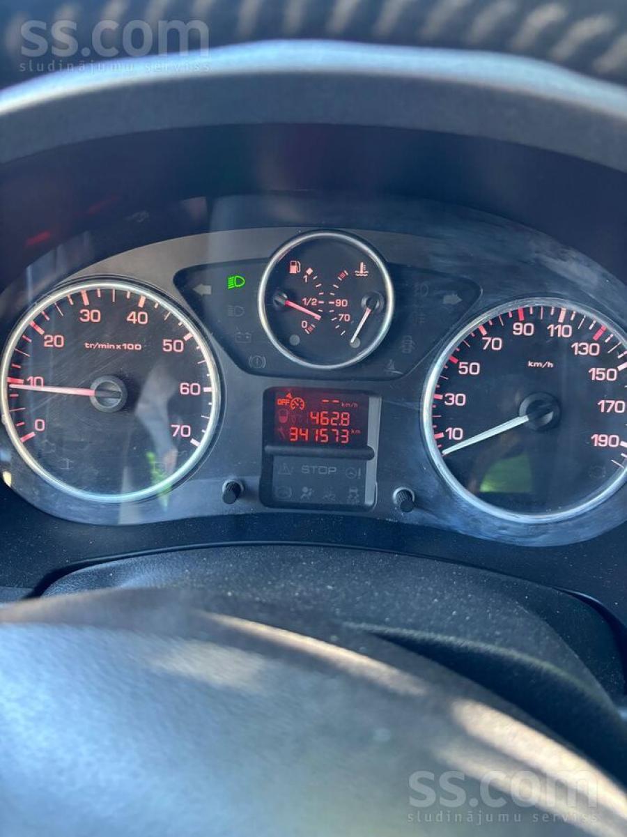 Melns Citroen Berlingo 2010 Jūrmala, ar dzinēja tilpumu 1.60 L un nobraukumu 345 tūkst. km par 4000 €, foto 5 vietnē AUTOMOTO.COM.LV